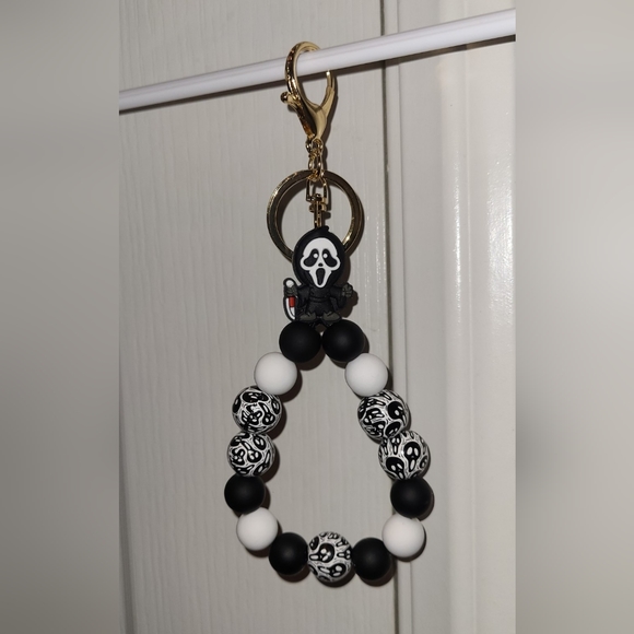 Hot Topic | Accessories | Ghostface Keychain Halloween Horror | Poshmark